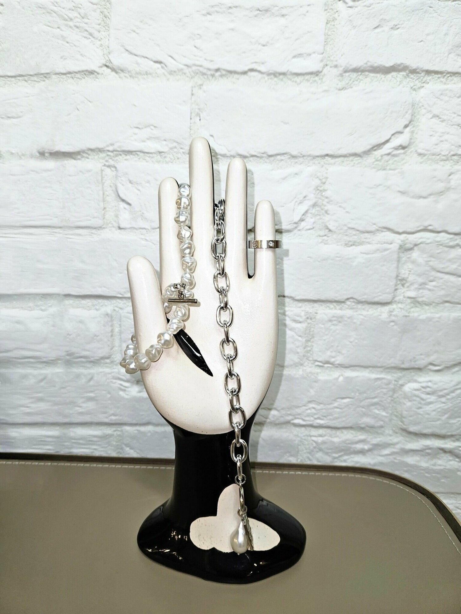Статуэтка рука белая ладонь подставка для украшений для колец цепочек Palm decor Sotogrande