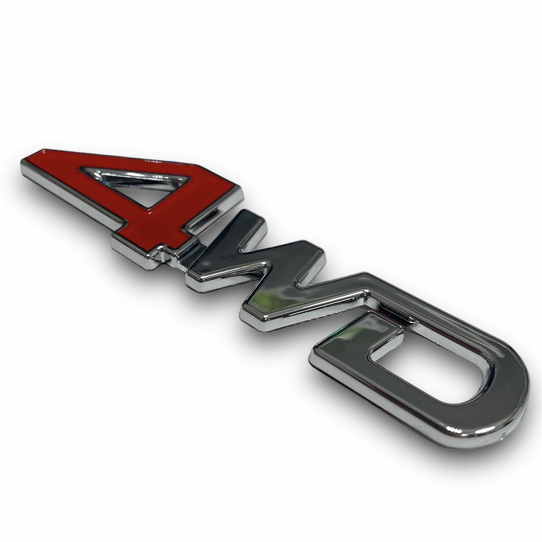 Шильдик универсальный "4WD" на багажник красный, хром (длина 12,5см)