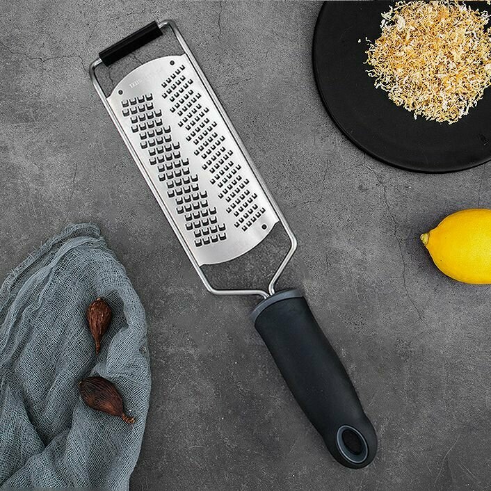 Мелкая терка для цедры, овощей, сыра, шоколада, имбиря, чеснока, орехов / Длинная терка универсальная из нержавеющей стали с ручкой