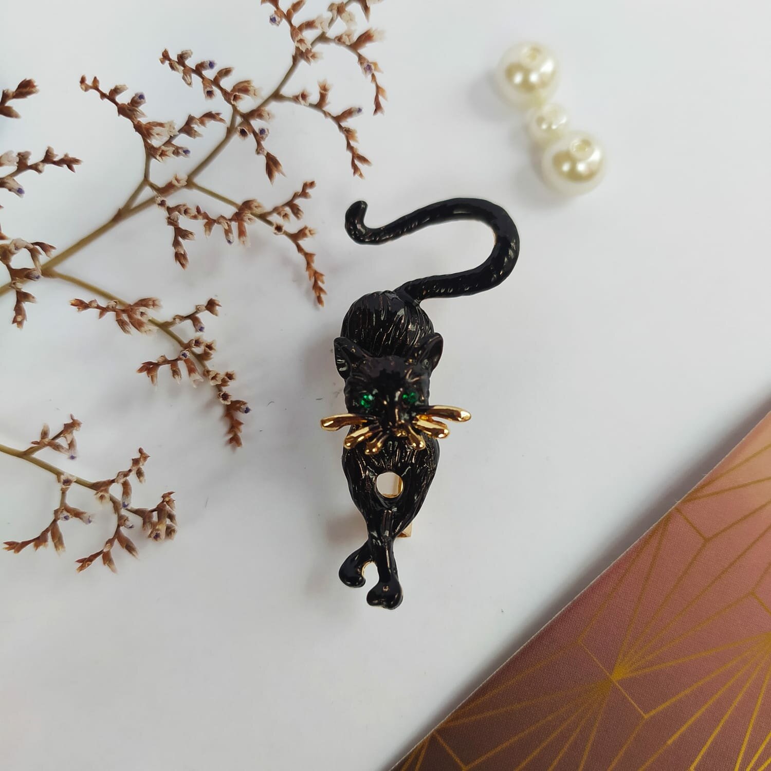 Брошь, эмаль, стразы