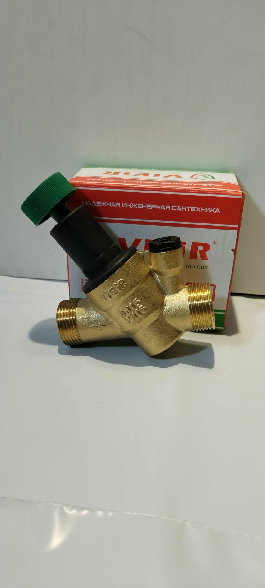 Редуктор давления мембранный под манометр 1/2 Vieir BL765