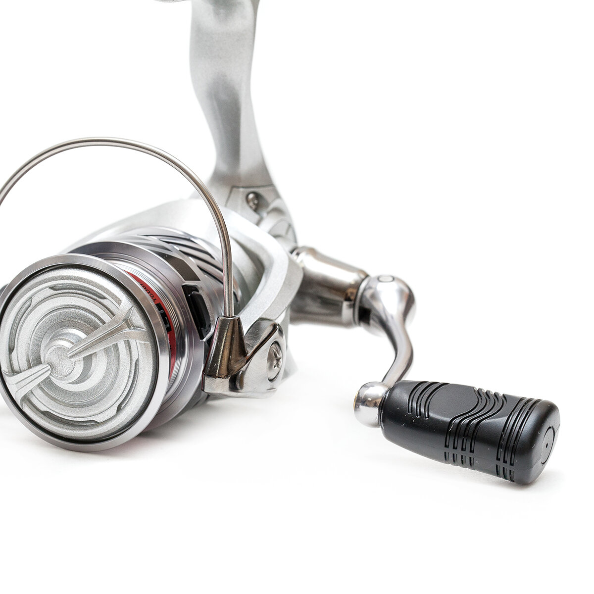 Катушка безынерционная Daiwa 20 Crossfire LT 5000-С, цвет серебристый — фото 1