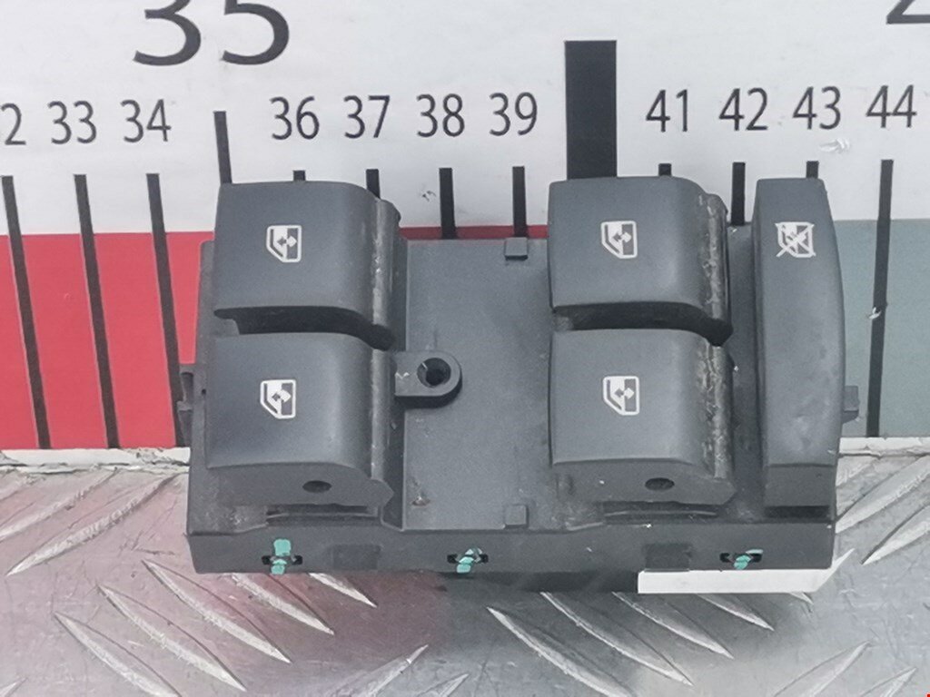 Блок управления стеклоподъемниками Chevrolet Cruze 2 (J300) 13305295 арт. 1887807