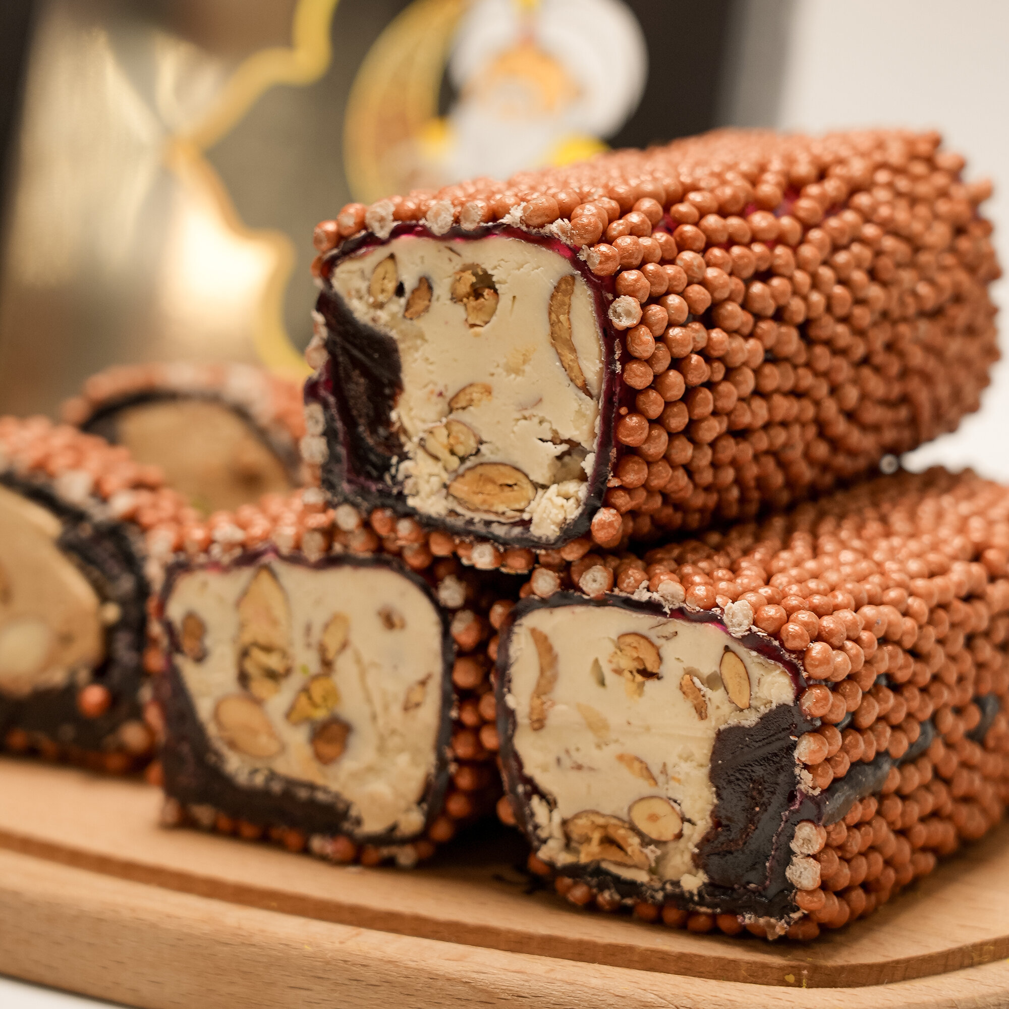 Лукум султан с миндалем и бронзовыми воздушными драже 500 гр. Турция