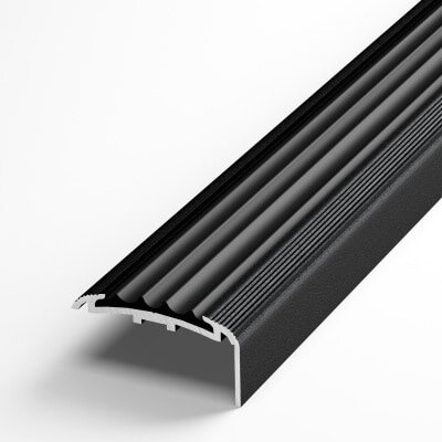 Угловая противоскользящая накладка на ступени Лука ПУ 71, 40х20 мм, длина 2,7 м, алюминиевая окрас черный 015, вставка из ПВХ черная 470