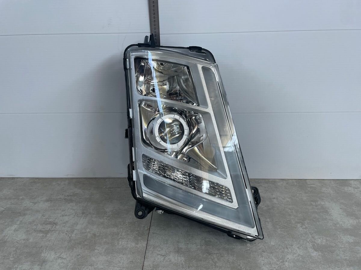 Фара головного света правая VOLVO FH4 FM4 биксеноновая (вольво)