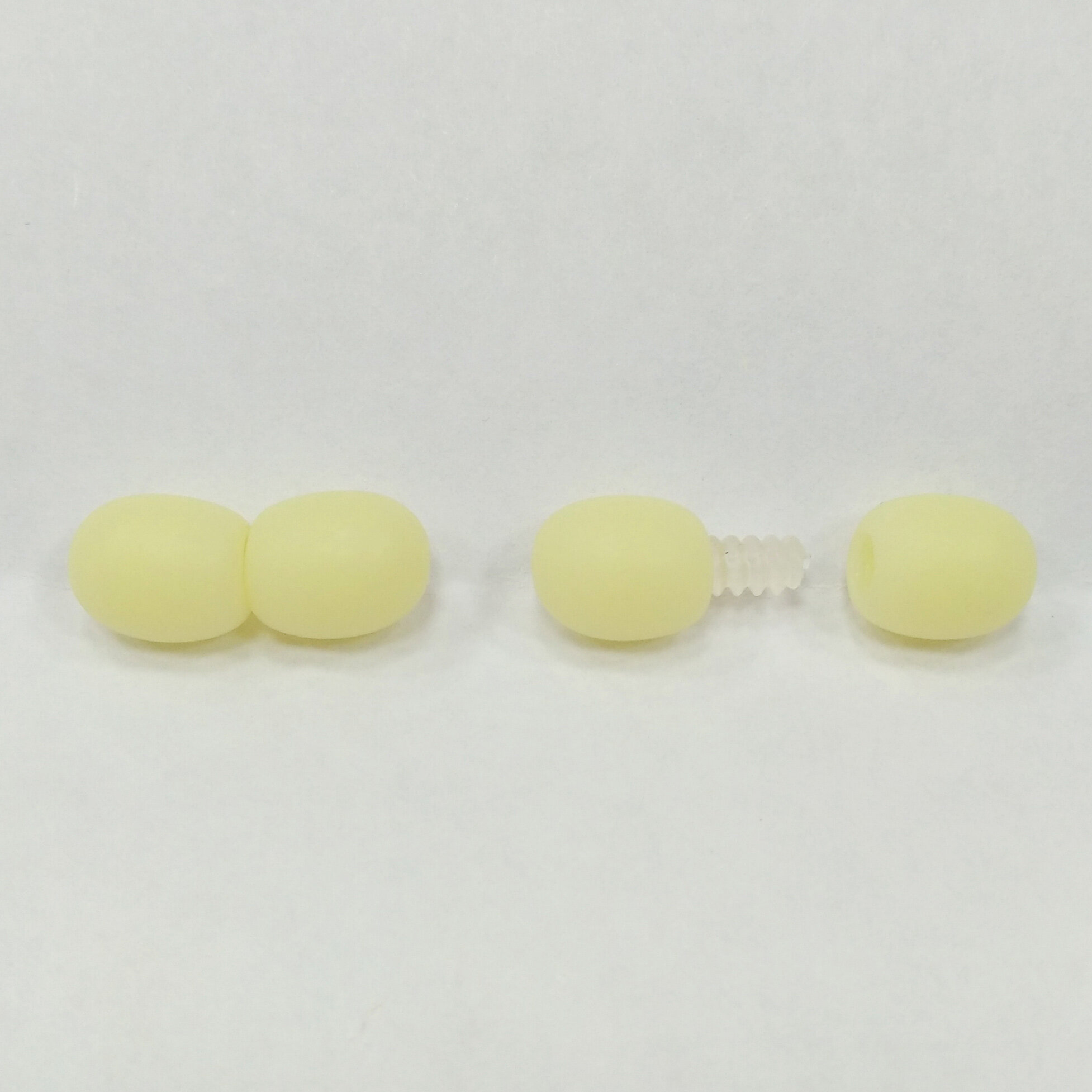 Застежка-концевик 16х7мм, закручивающийся бочонок, базовый материал - пластик, бледно-желтого цвета, непрозрачный, матовый, 2 шт.