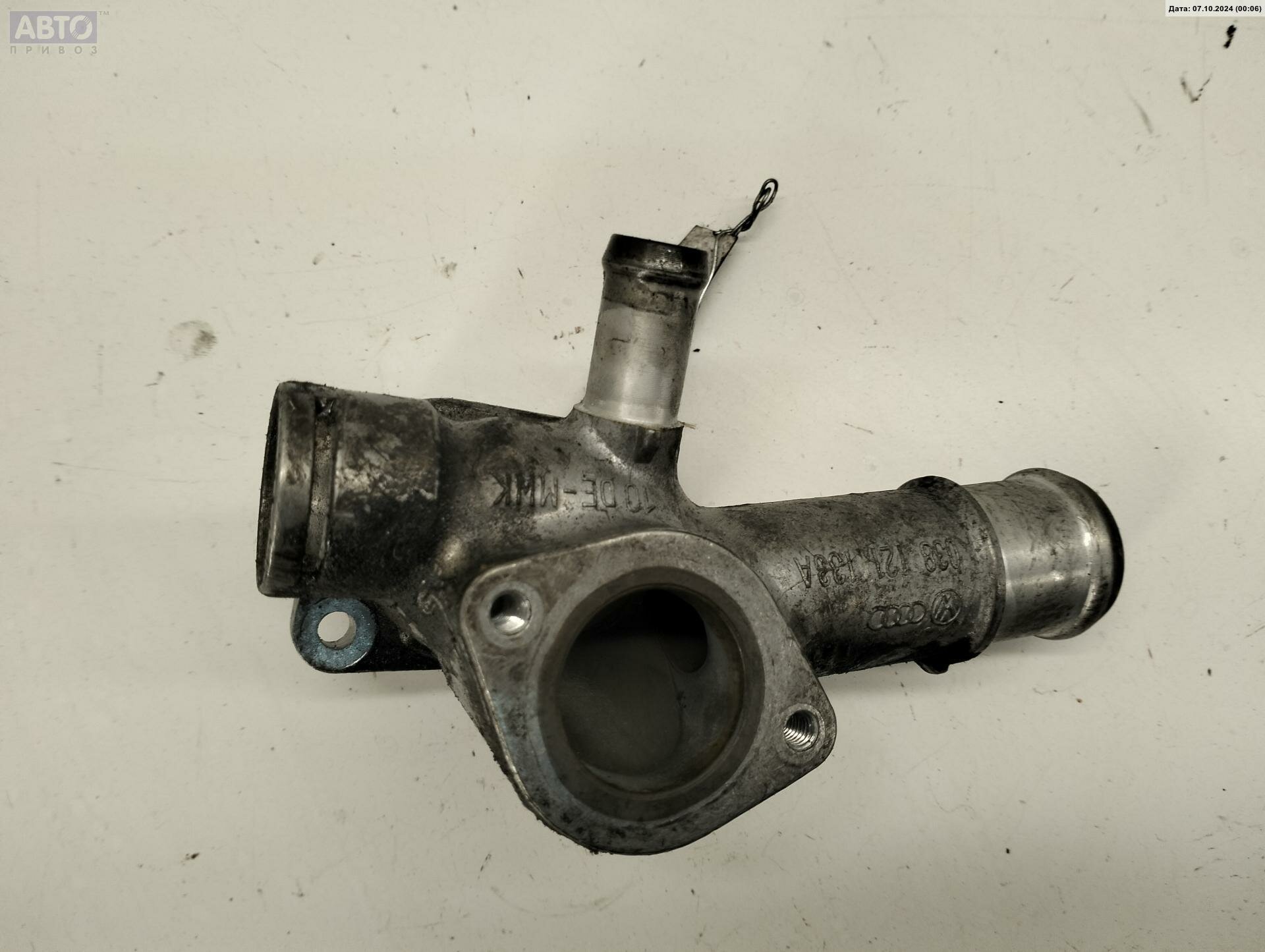 Фланец (тройник) системы охлаждения Volkswagen Passat B5+ (GP)