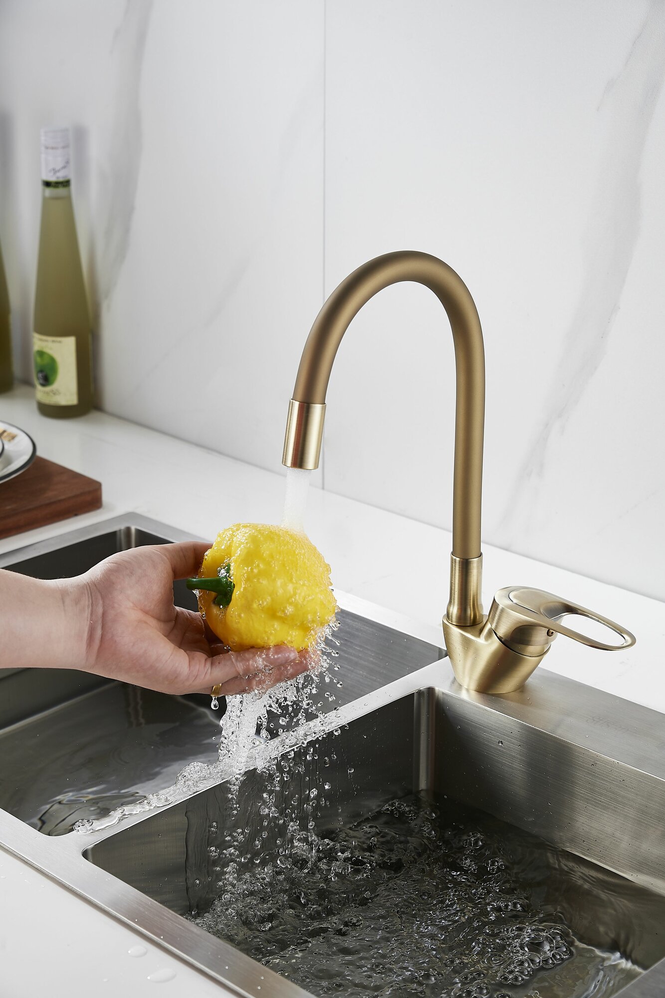 Смеситель для кухни с гибким изливом