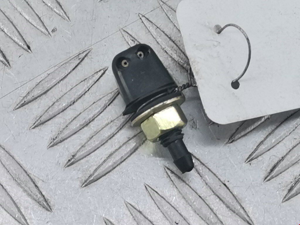 Форсунка омывателя заднего стекла Nissan Primera P12 28972AU500 арт. 2195363