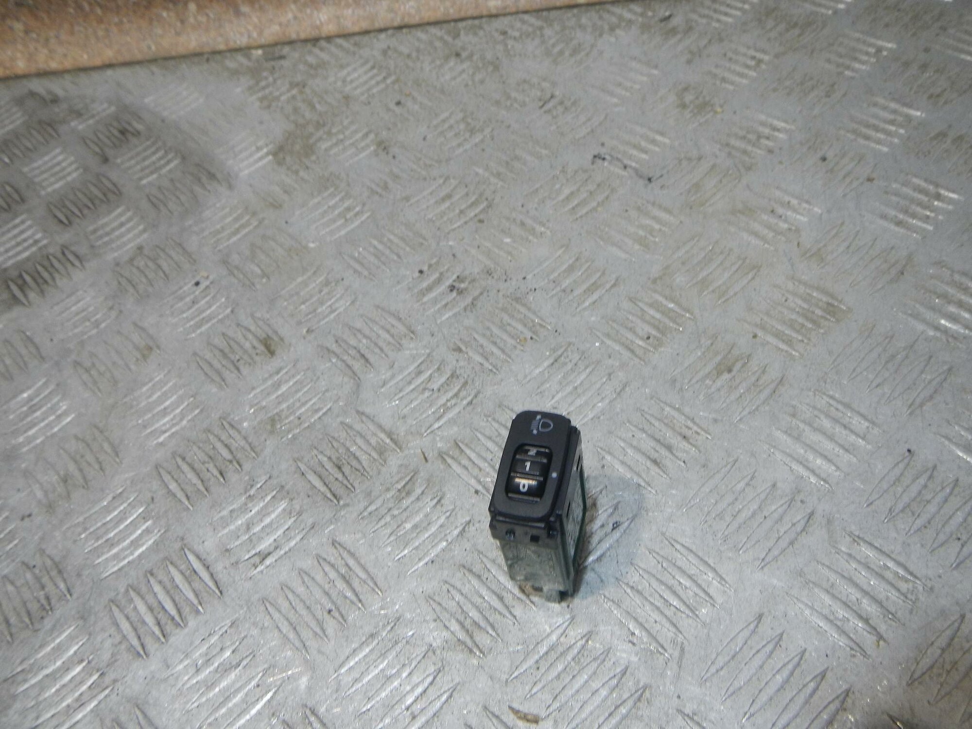 Б/У Кнопка корректора фар, Mitsubishi (Митсубиси)-ASX (10-) MITSUBISHI ASX (10-) Без повреждений. 463228 MITSUBISHI арт....