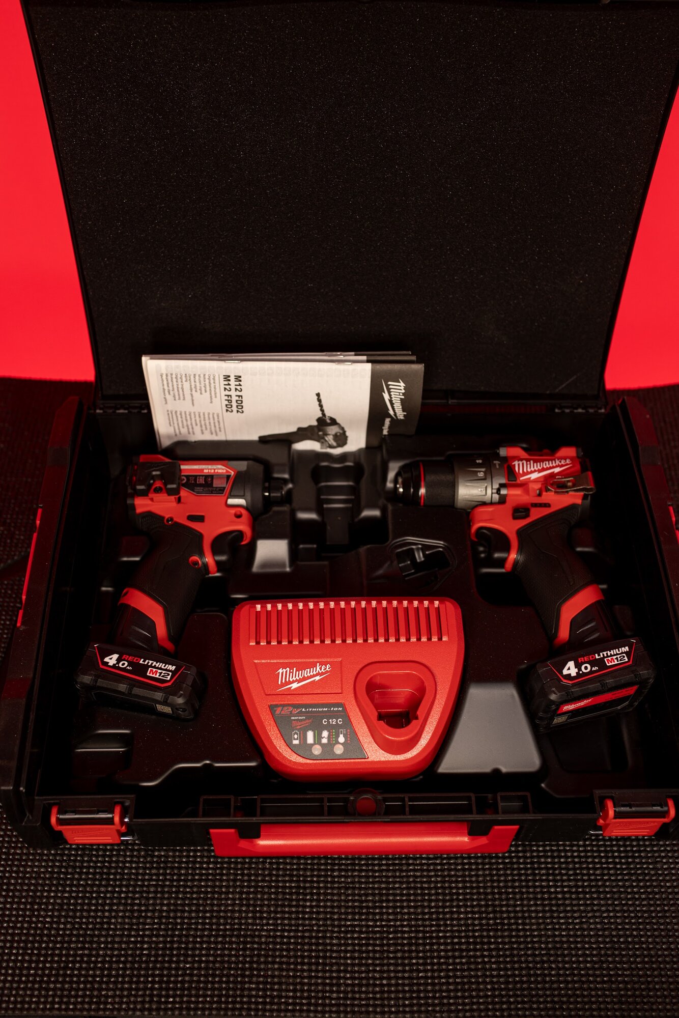 Набор инструментов Milwaukee M12 FPP2A2-402X