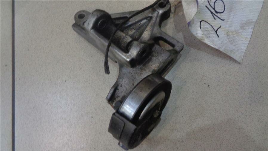 Кронштейн компрессора кондиционера от Nissan Cube Z10 1998-2002