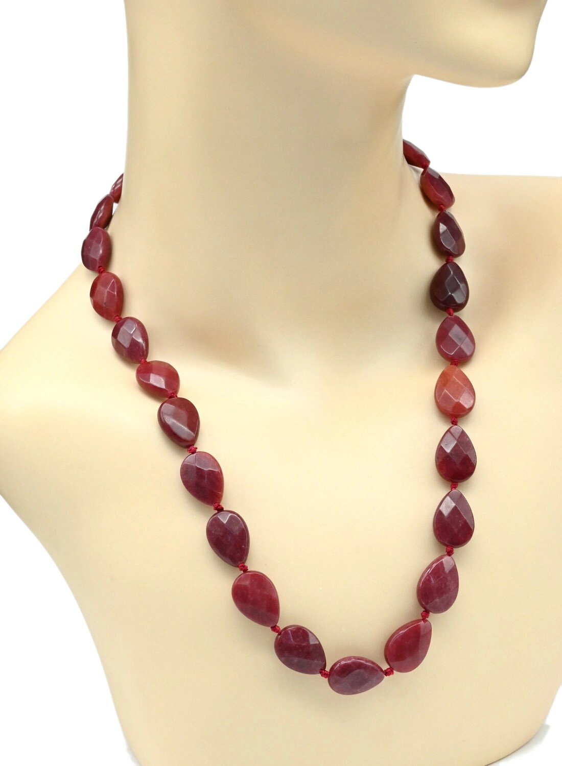 Бусы, корунд