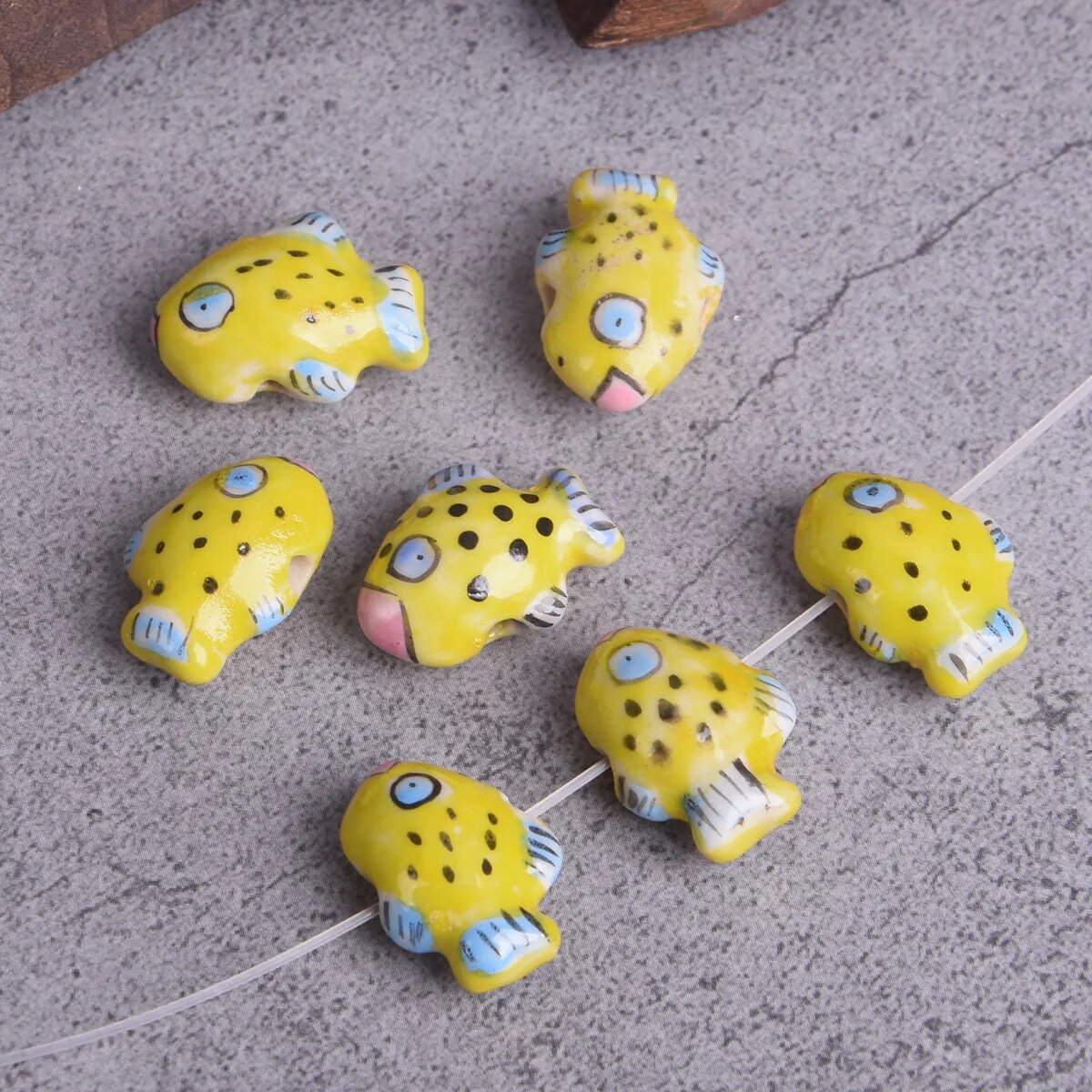 Ручные керамические бусины в форме рыбы 5 шт. Yellow