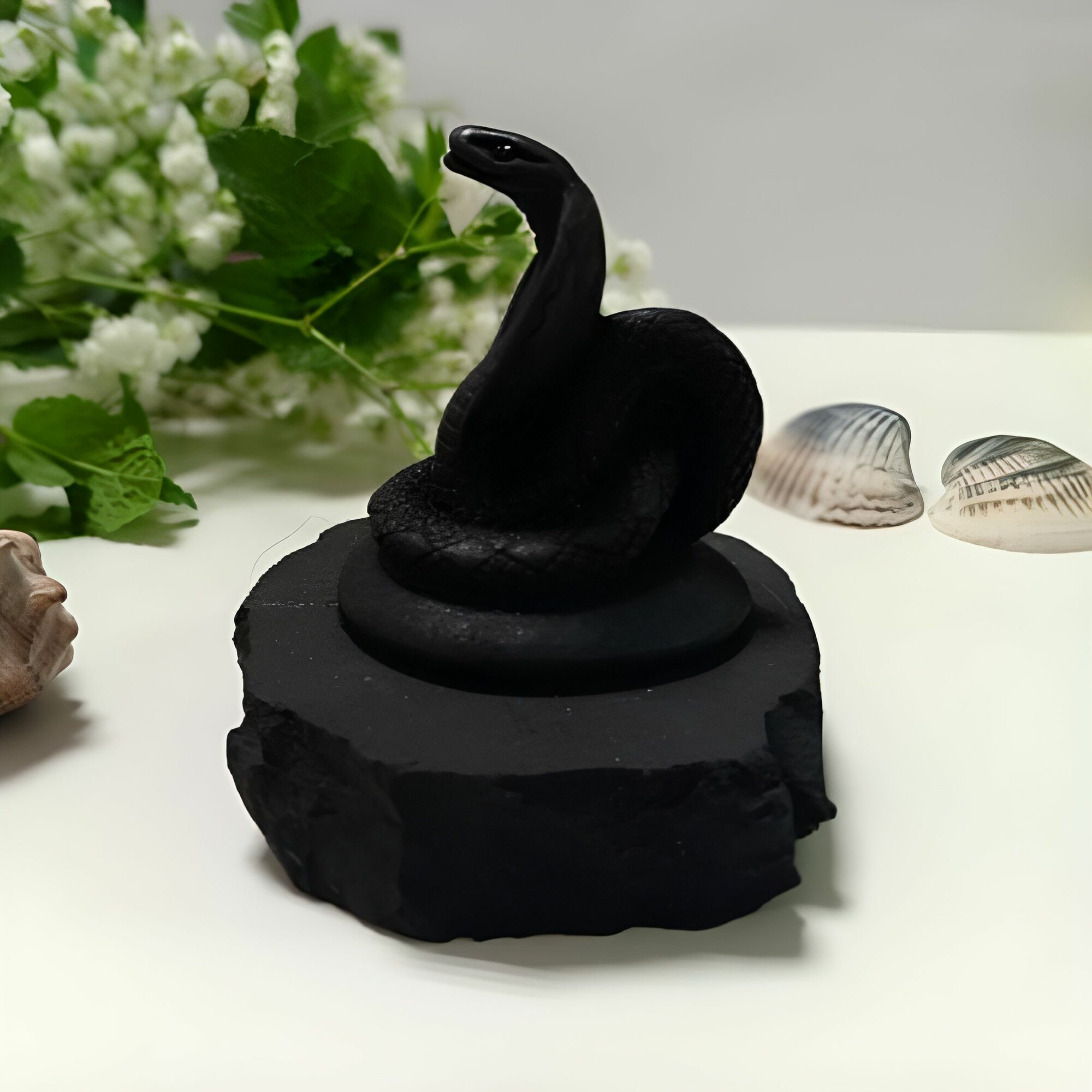 Статуэтка "Змея Малая", ростовая, 70% натуральный шунгит, черно-серая