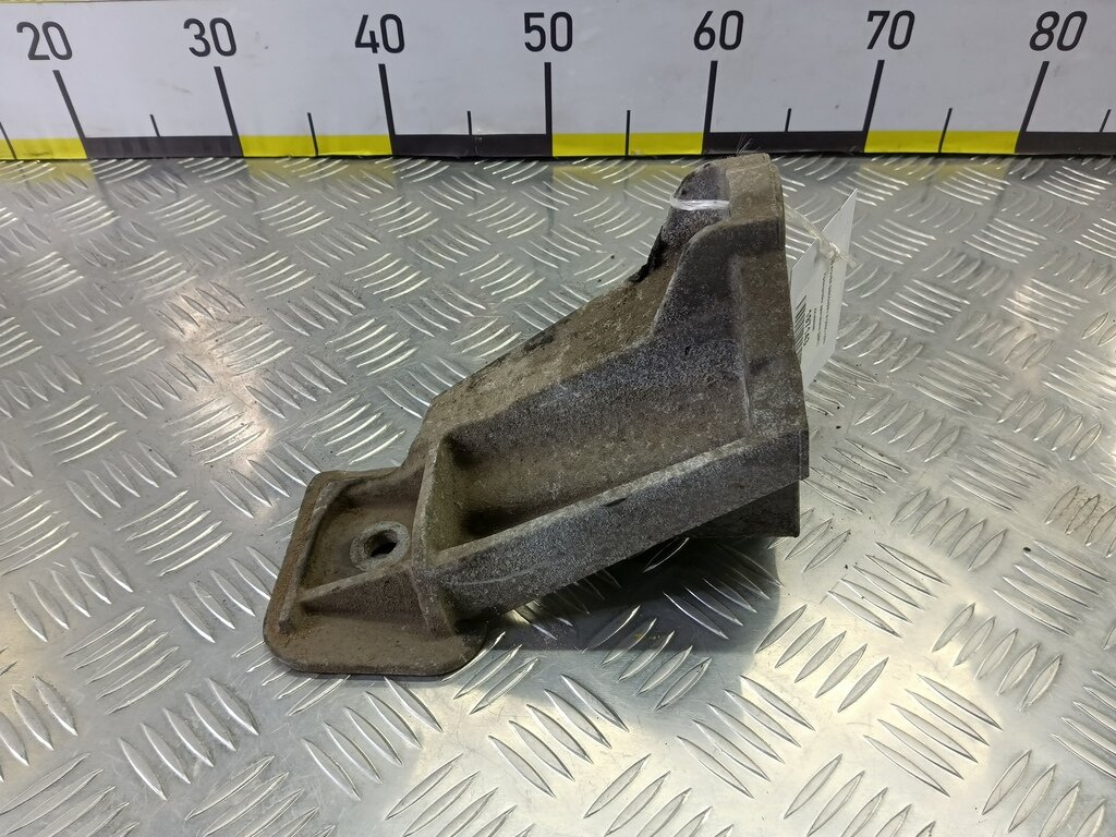 Кронштейн двигателя (ДВС) Б/У для LAND ROVER DISCOVERY III (2004—2009) KKU500580