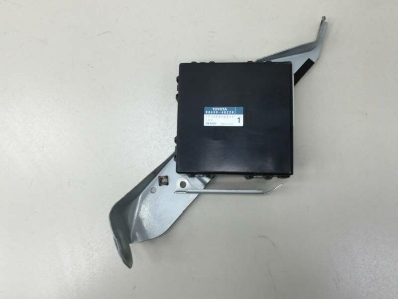 Блок управления климатической установкой Lexus RX 300/330/350/400h XU30 2003-2009