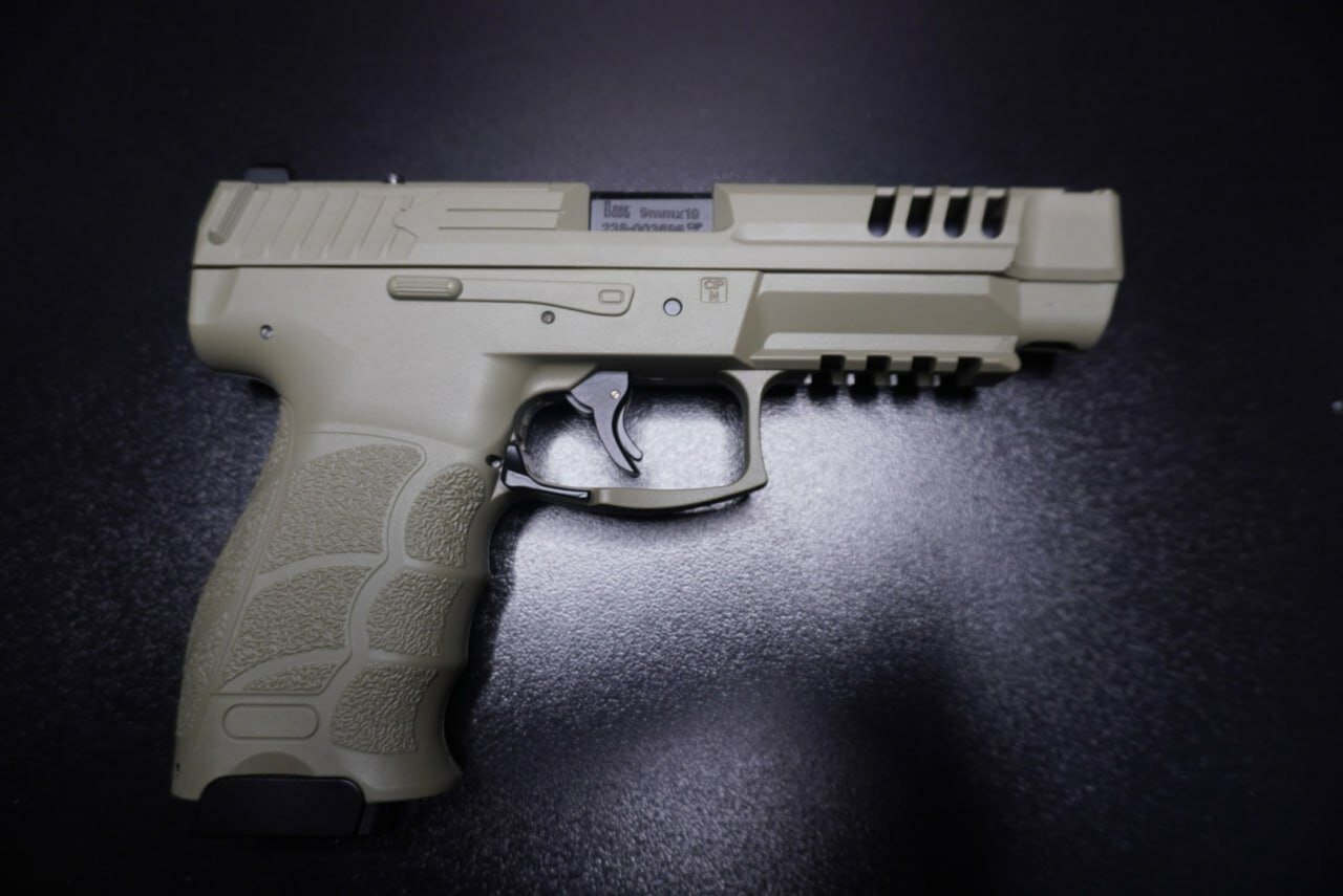 Гидробольный Орбиз Пистолет HK VP9 L - полуавтоматический Heckler und Koch, стреляет водяными мягкими гелевыми пулями, песочный