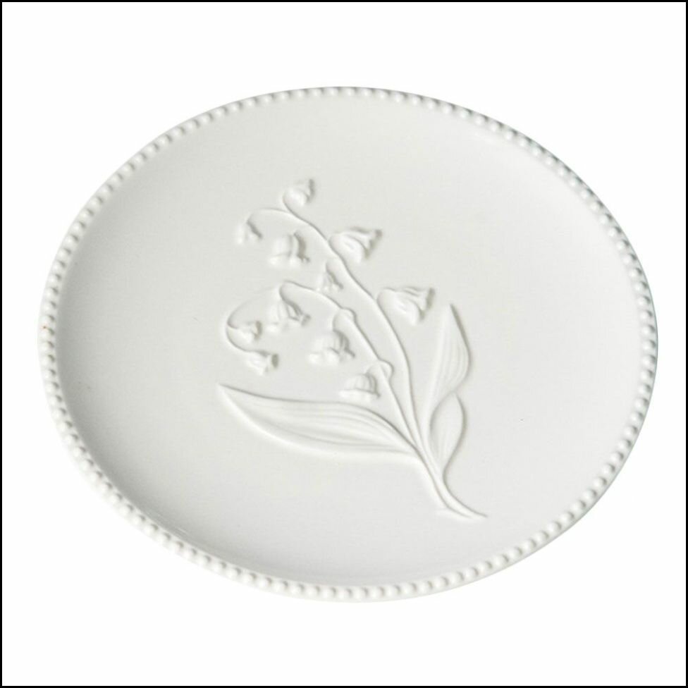 Эксклюзивная тарелка из керамики с 3Dрисунком ландышей, 16.8х16.8 см, для выпечки