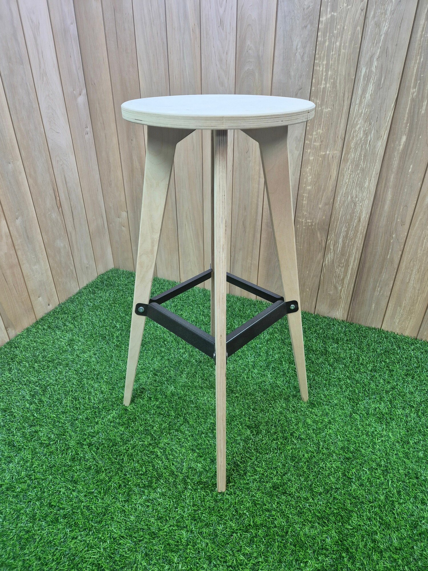 Барный стул, высокий стул высотой 470мм модель 225 не крашеный с черной подножкой