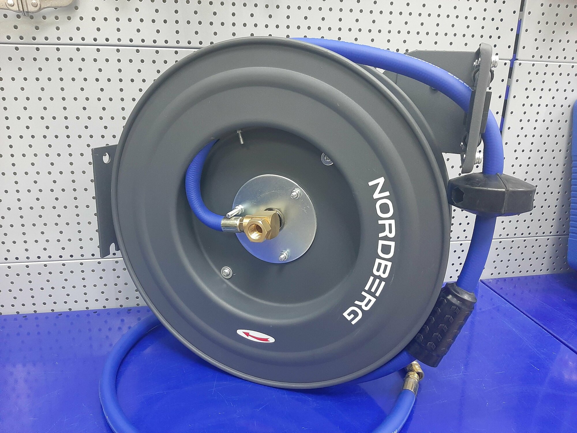 Шланг воздушный на самоскручивающейся катушке, гибридный ПВХ диам. 12х18 мм, 15 м. для автосервиса NORDBERG