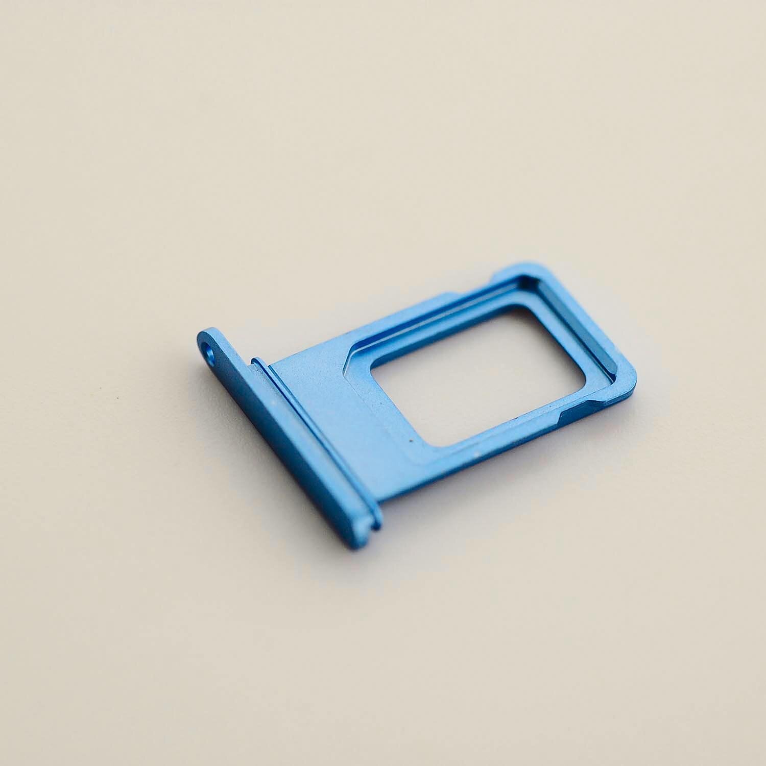 Слот SIM-карты для iPhone XR синий (single-sim) (без уплотнителя)