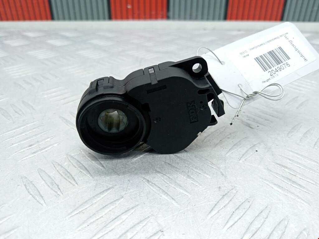 Сервопривод (электропривод моторчик привода) заслонки печки Peugeot 308 T1006419G арт. 2049076