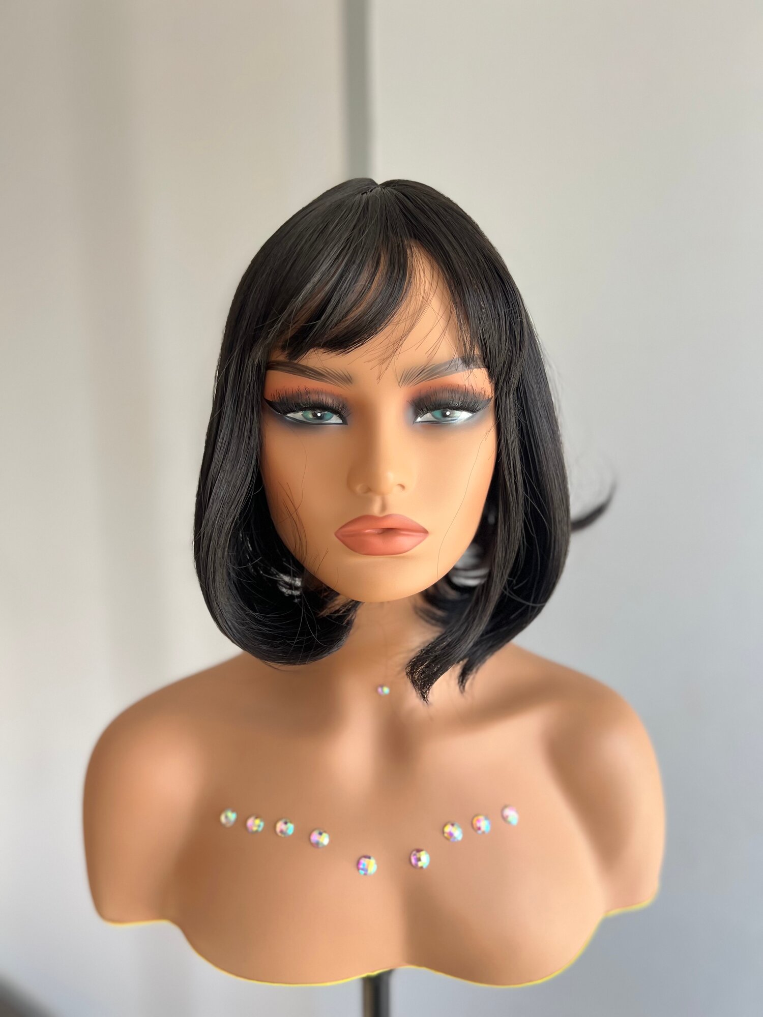 Парик женский каре с объемными локонами ONLYSHAIR