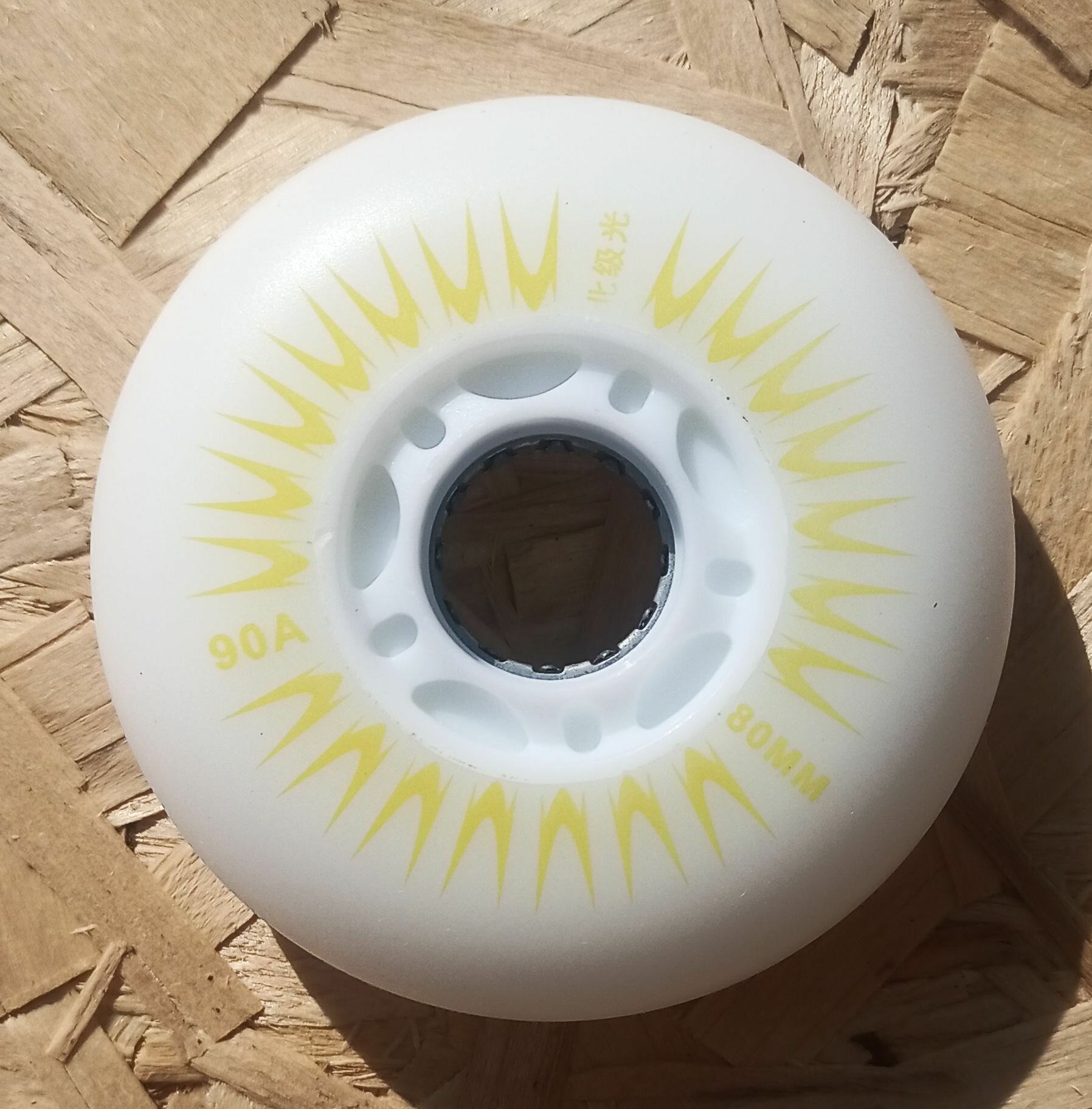 2 светящихся колес 80мм для роликов, детских самокатов. Разноцветное свечение (синий, зеленый и красный в одном колесе) . Без подшипников.