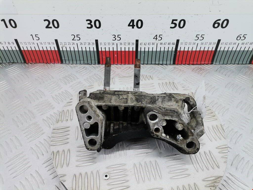 Кронштейн (крепление лапа) двигателя Ford Focus 2 арт. 1808738