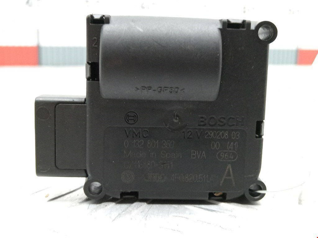 Сервопривод (электропривод моторчик привода) заслонки печки Audi A6 C6 4F0820511A арт. 1847450