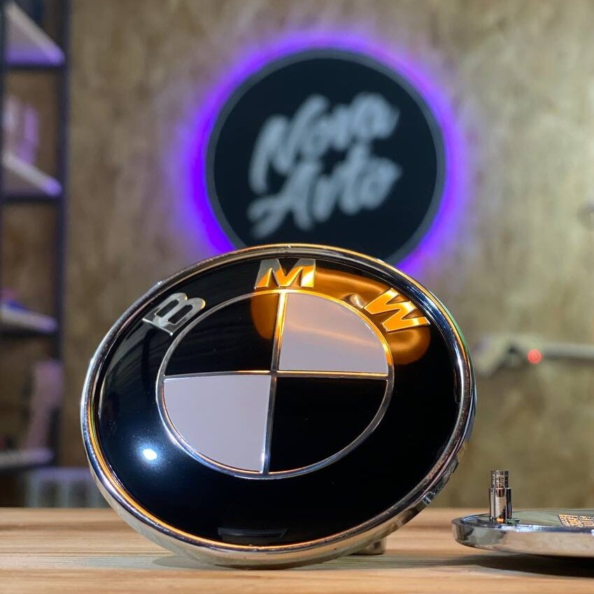 Эмблема значок шильдик логотип БМВ BMW 73мм белый, чёрный 5114-8132375