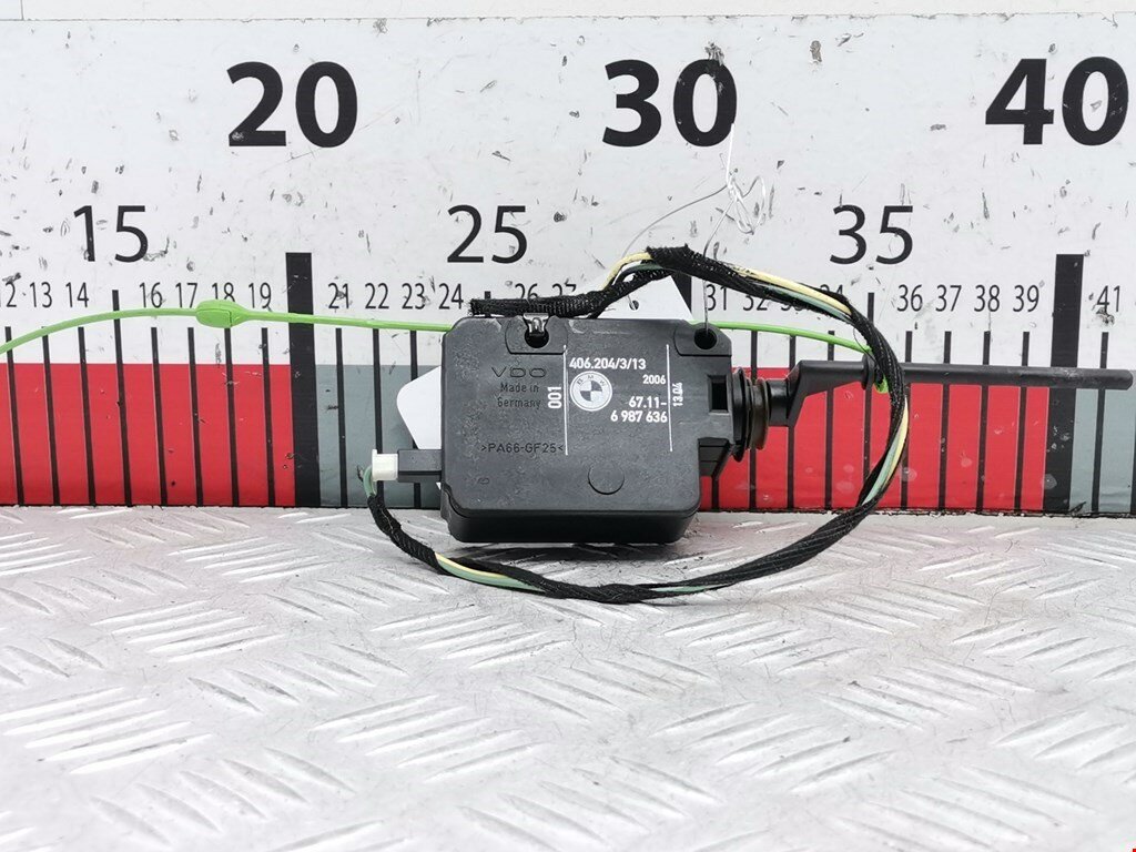 Сервопривод (электропривод моторчик привода) лючка бензобака BMW X5 (E53) 67116923974 арт. 1905405