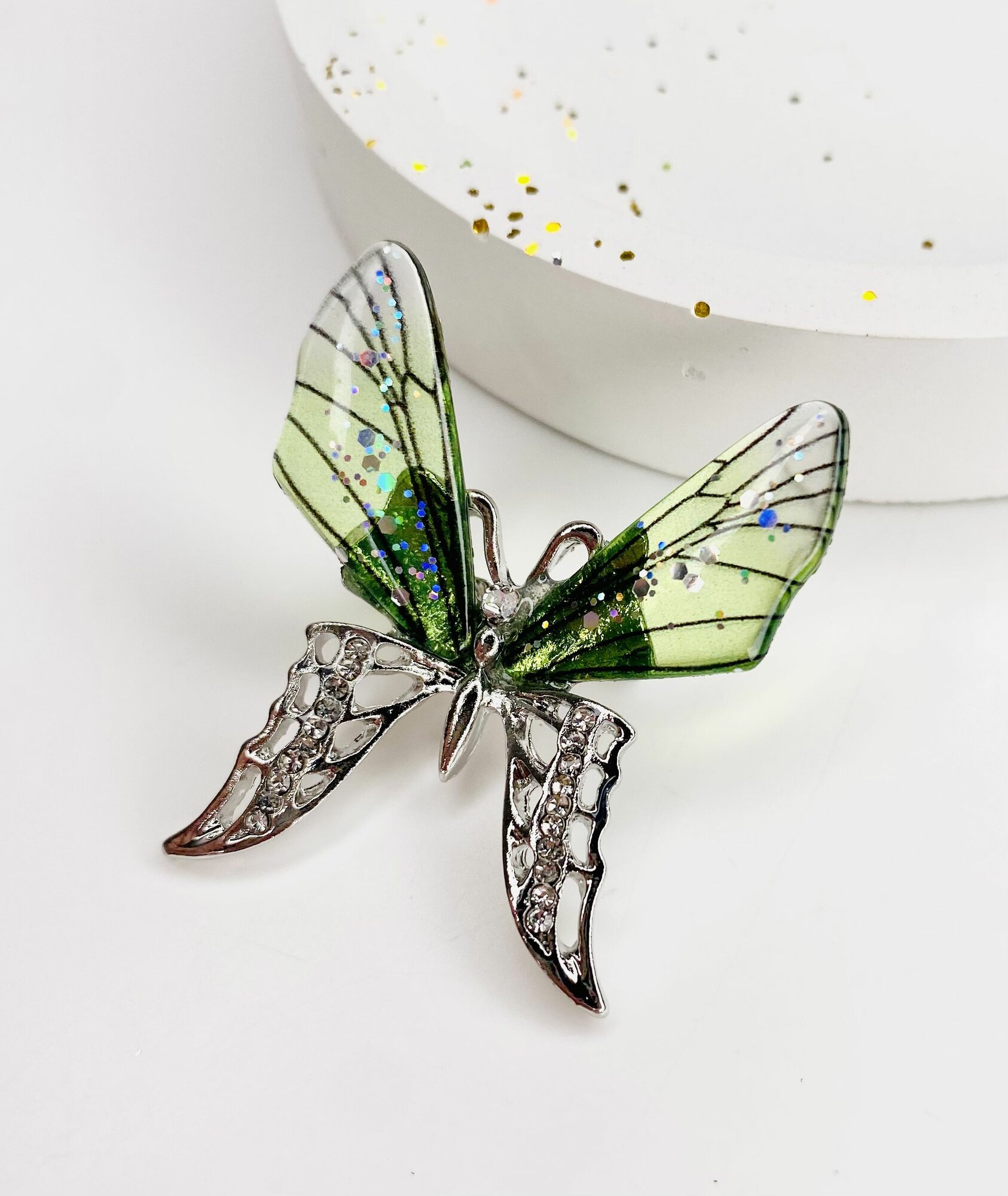 Брошь, искусственный камень, стразы, пластик