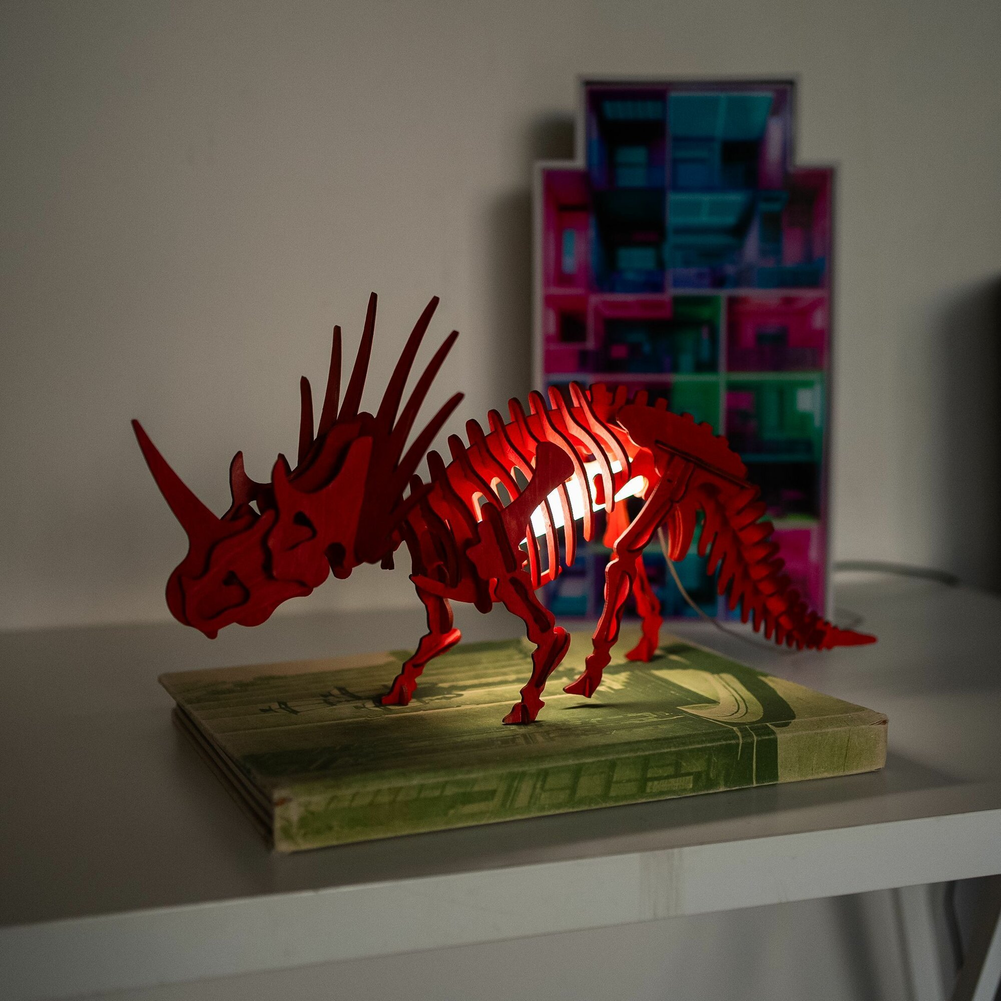 Светильник-ночник Elmarto Трицератопс, 50х19х23 см, красный/белый