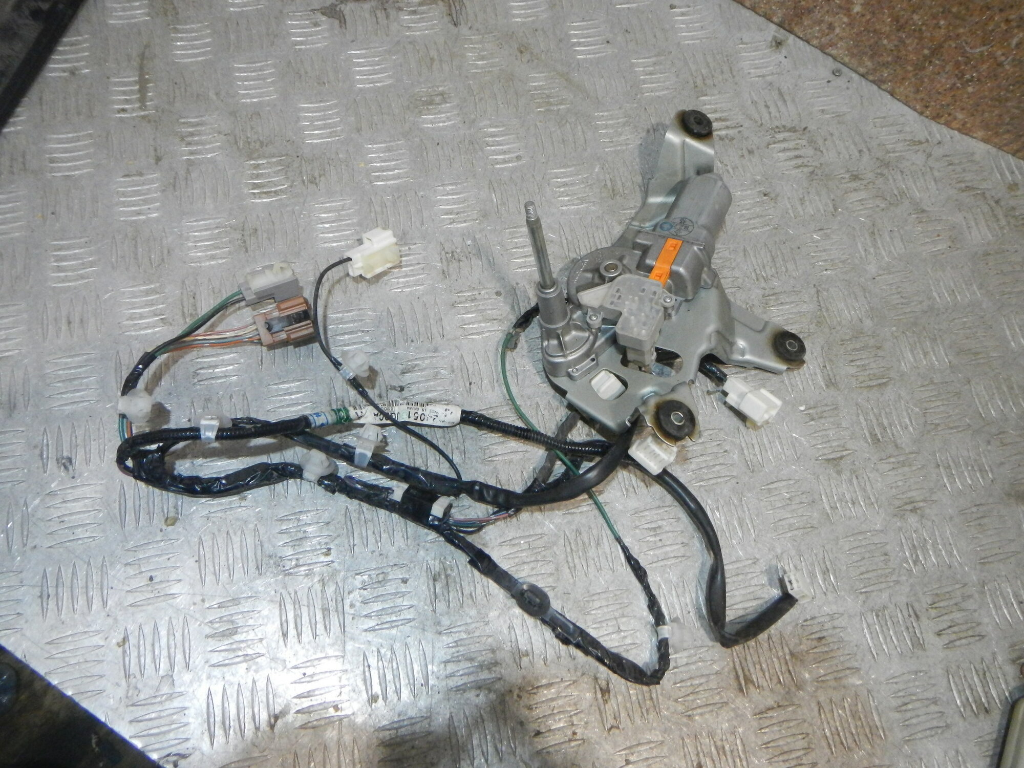 Б/У Моторчик стеклоочистителя задний, Nissan (Ниссан)-X-TRAIL (T31) (07-) NISSAN X-TRAIL (T31) (07-) Без видимых поврежд...