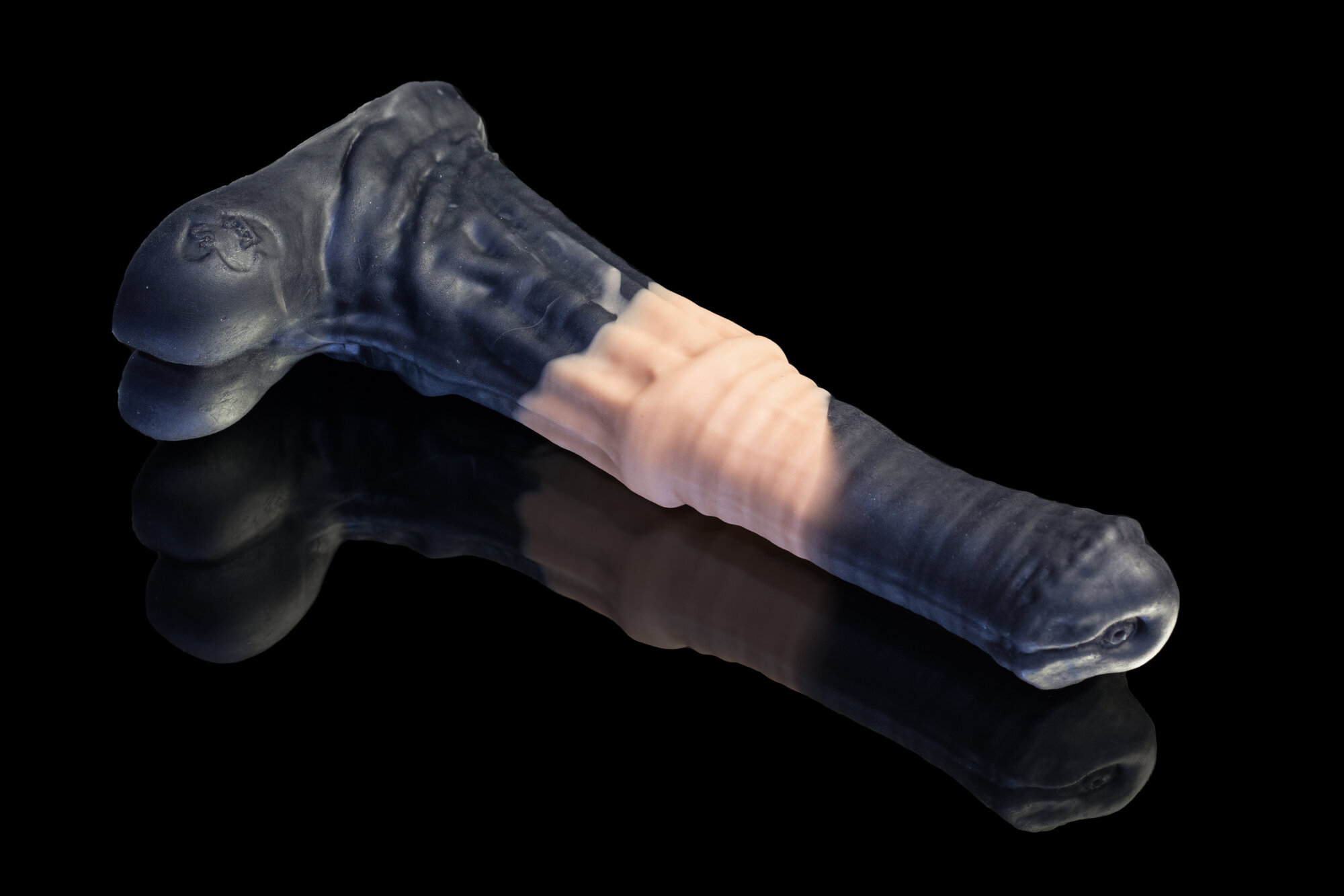 Фаллоимитатор Erasexa Пегас Small - 21 см. Черный-Телесный. Материал: MEDIUM VELVET TOUCH. F223-4.