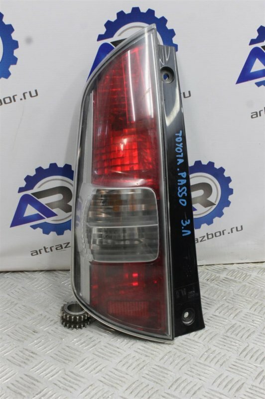 Б/У Фонарь задний левый Toyota Passo 1 C10 / Тойота Пассо 1 C10 1.0 1KR-FE 71 Л.С 2006