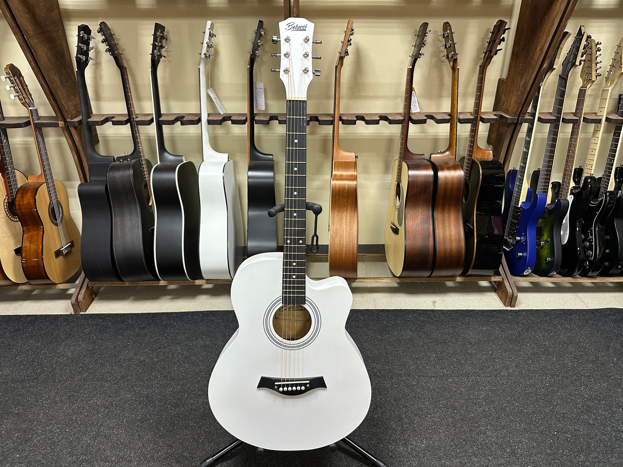 Комплект 12в1 акустическая гитара Belucci BC4020 WH