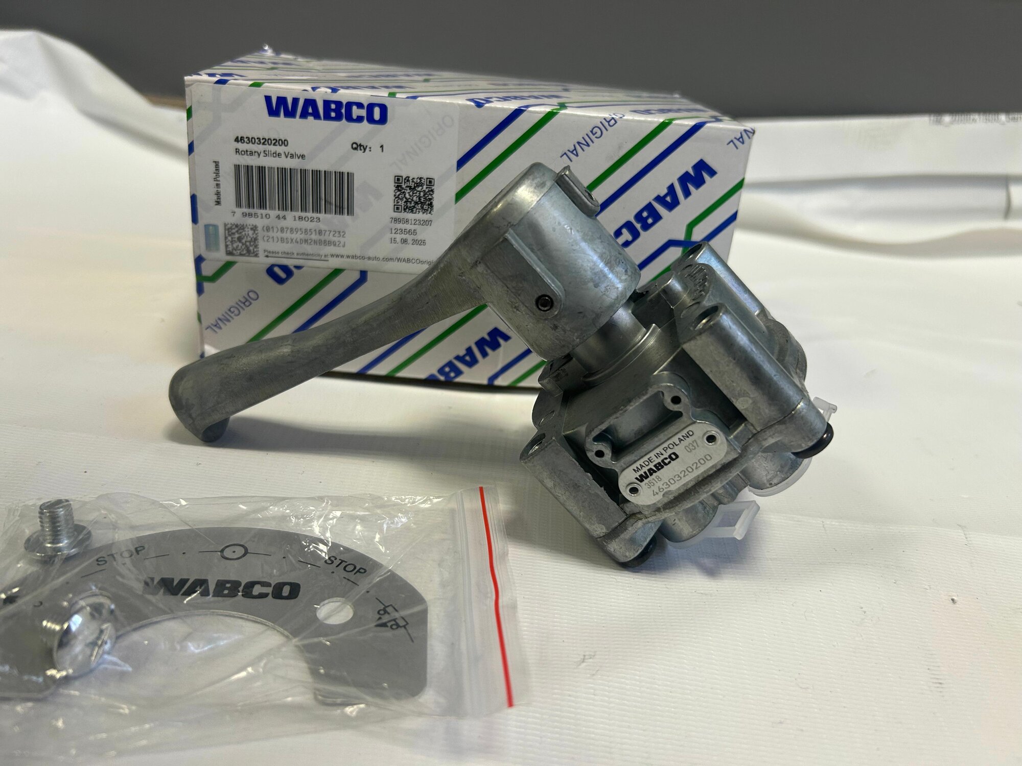 Кран ручного управления пневмоподвеской