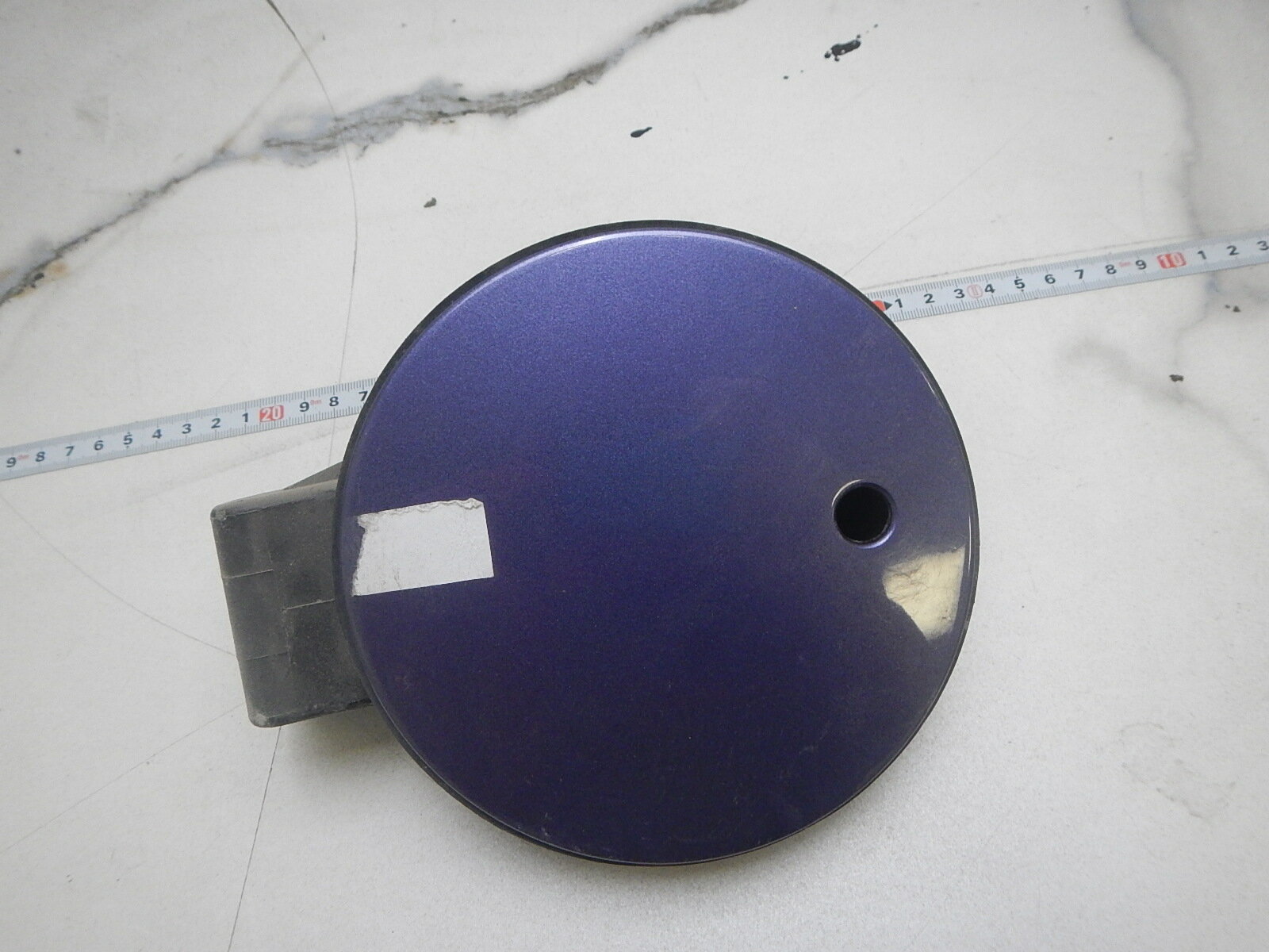 Б/У Лючок бензобака, Ford (Форд)-FIESTA (01-07) FORD FIESTA (01-07) Потертости. 635415 FORD арт. 1143314/1547401