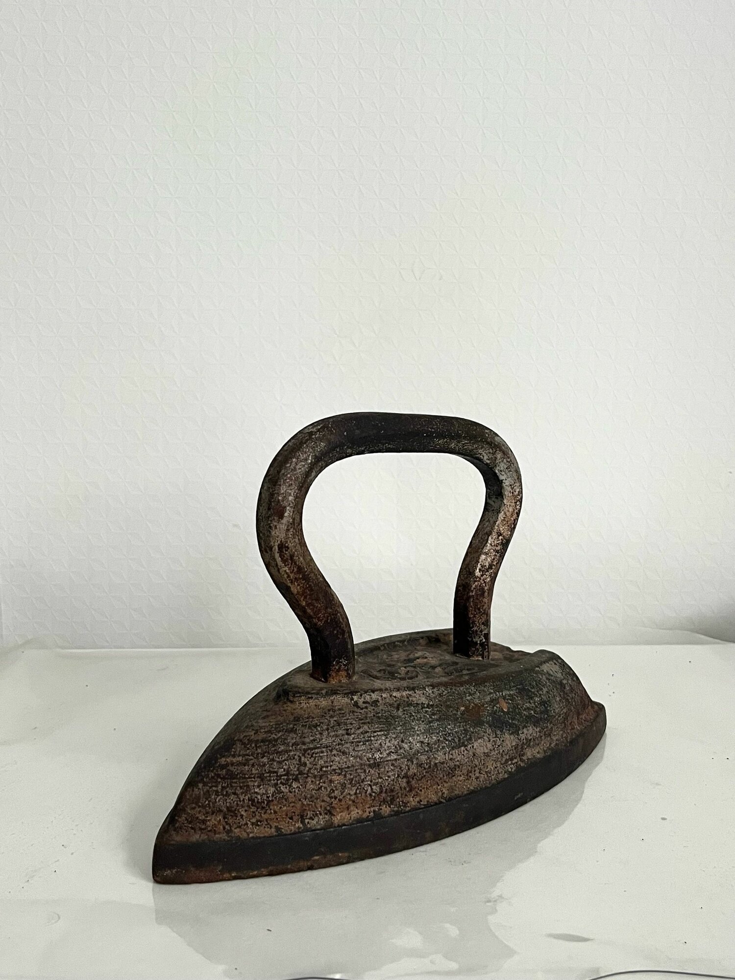 Утюг чугунный цельнолитой. СССР. Клеймо: СТ (серп и молот). Завод: Станколит. Москва. Типоразмер: 4.