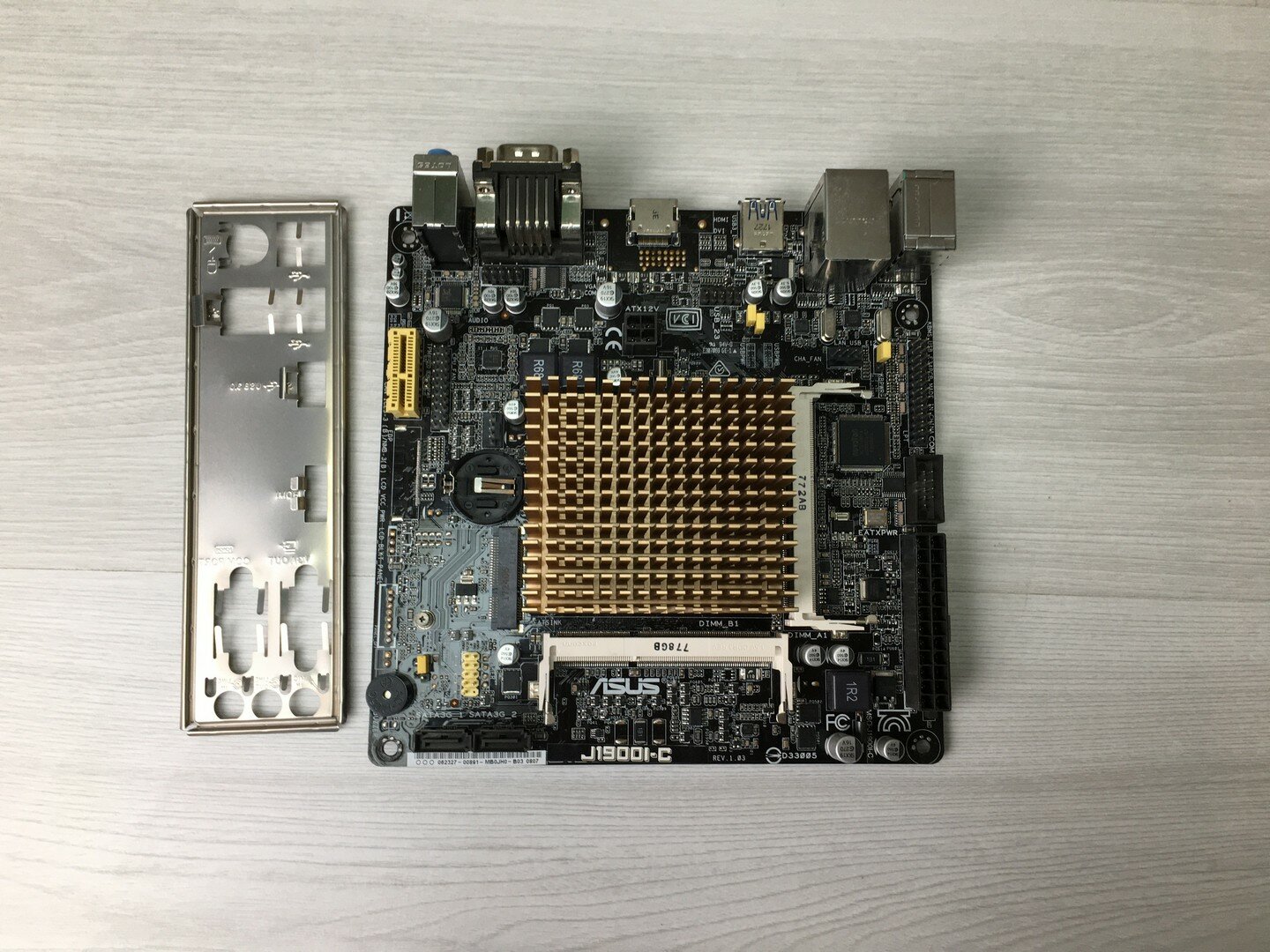 Мат. плата ASUS J1900I-C REV.1.03 Celeron J1900/2xSODIMM DDR3L/SVGA/HDMI/USB3.0/WiFi/Sb/COM/GLan mITX