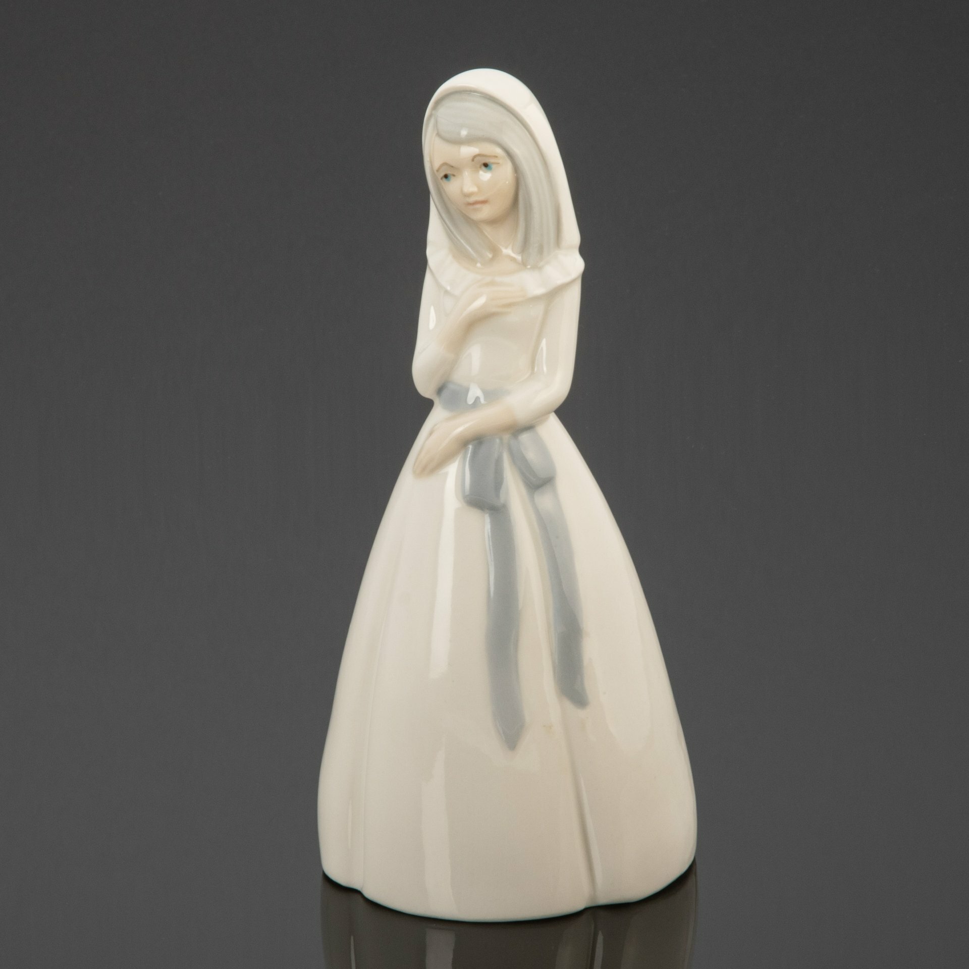 Статуэтка "Печальная девушка", Porceval Villamarchante Valencia, фарфор, Испания, 1980-2000 гг.