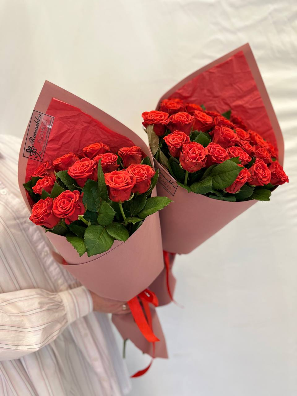 Монобукет Romashka "Ночные огни" - 1 букет, красные розы, высота 50 см