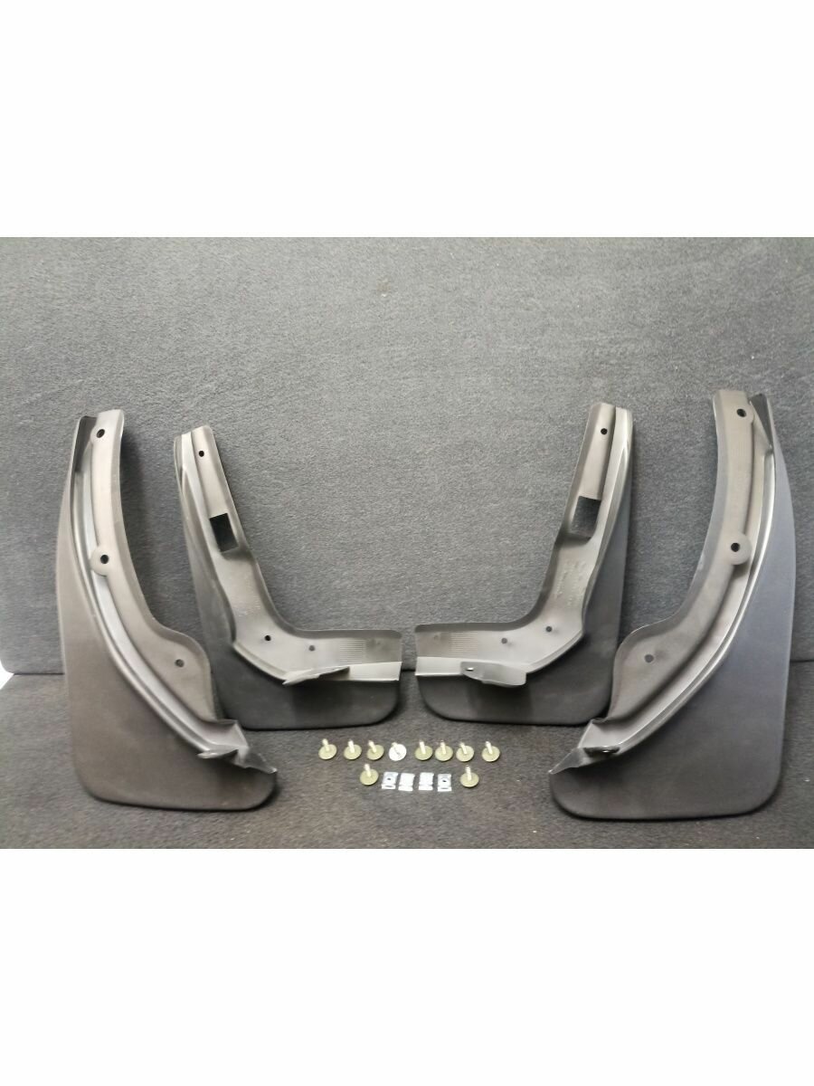 Комплект брызговиков на автомобиль Mercedes Benz C-Class W204