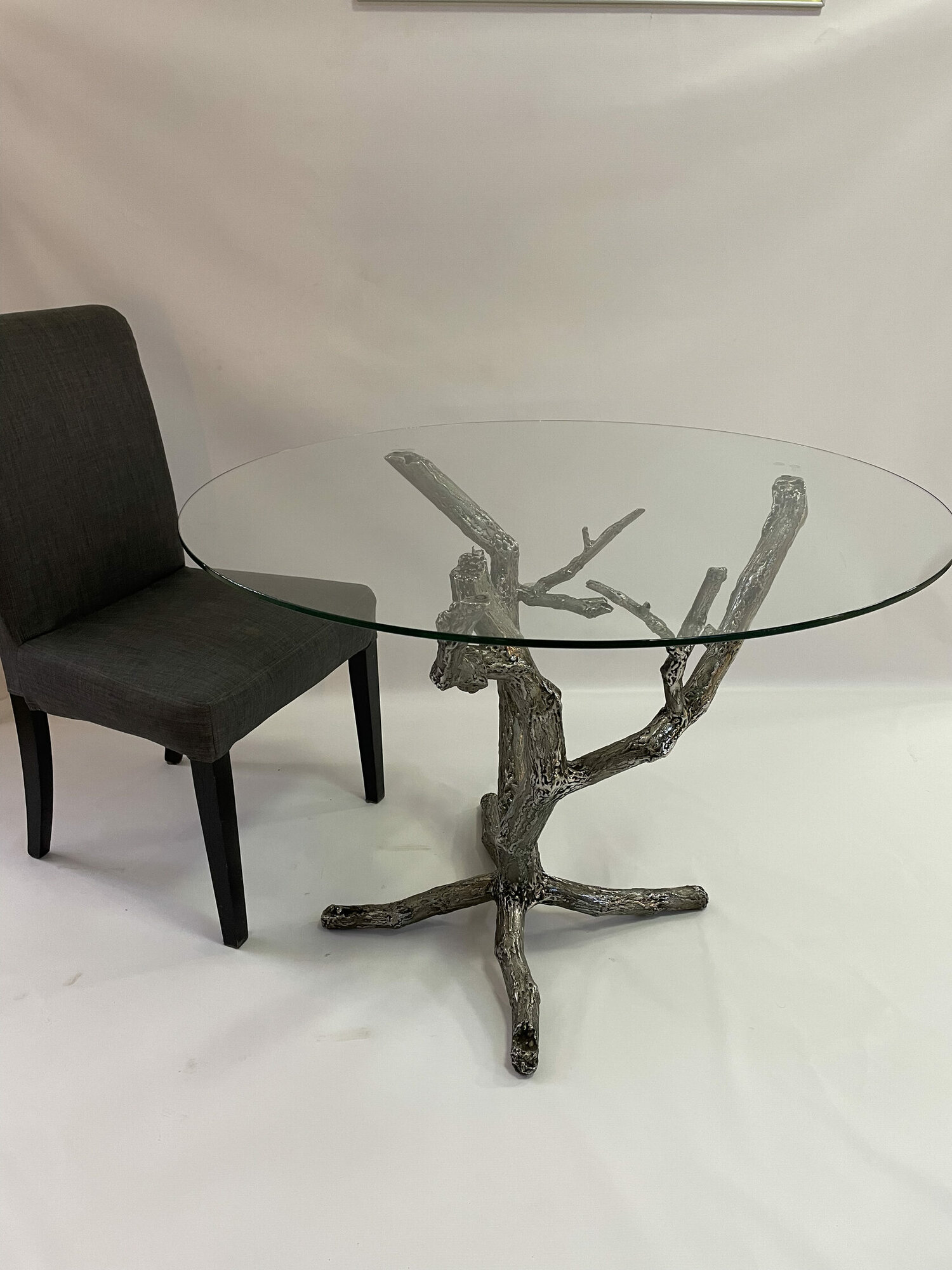 Журнальный столик "Caghnu" ручной работы