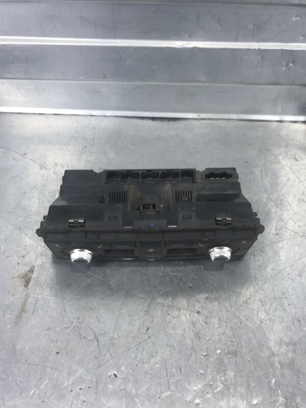 Блок управления климат-контролем Audi A8 4E8 BFM 4E0820043