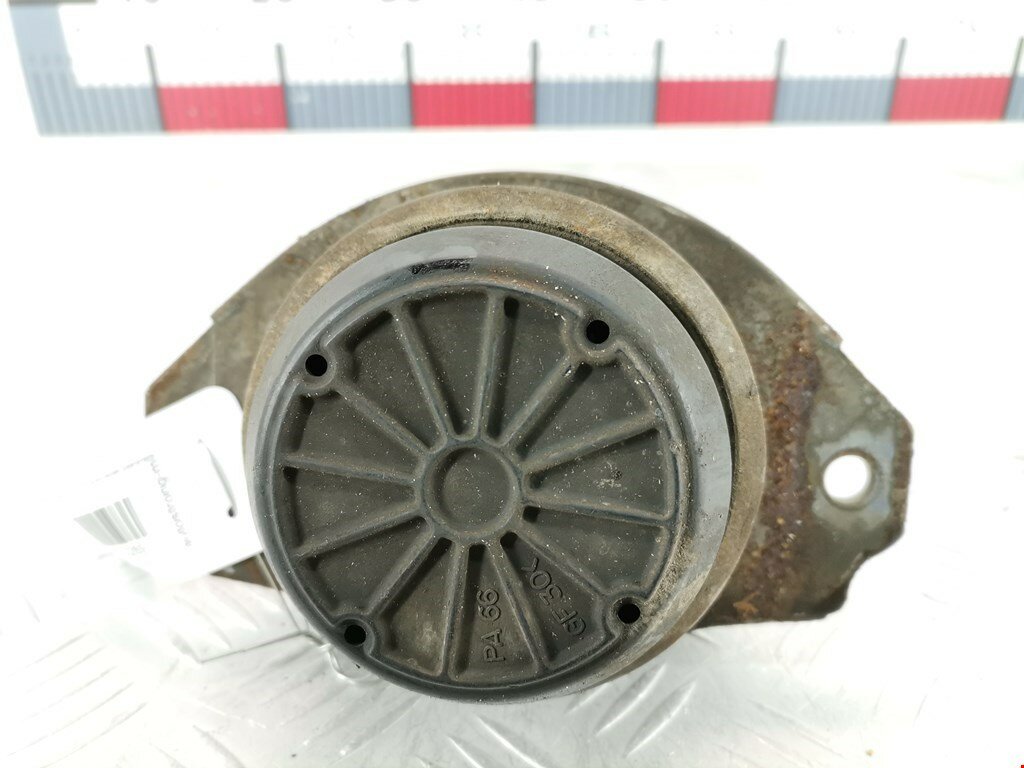 Подушка (опора) крепления двигателя Land Rover Discovery 3 KKB500440 арт. 1712269
